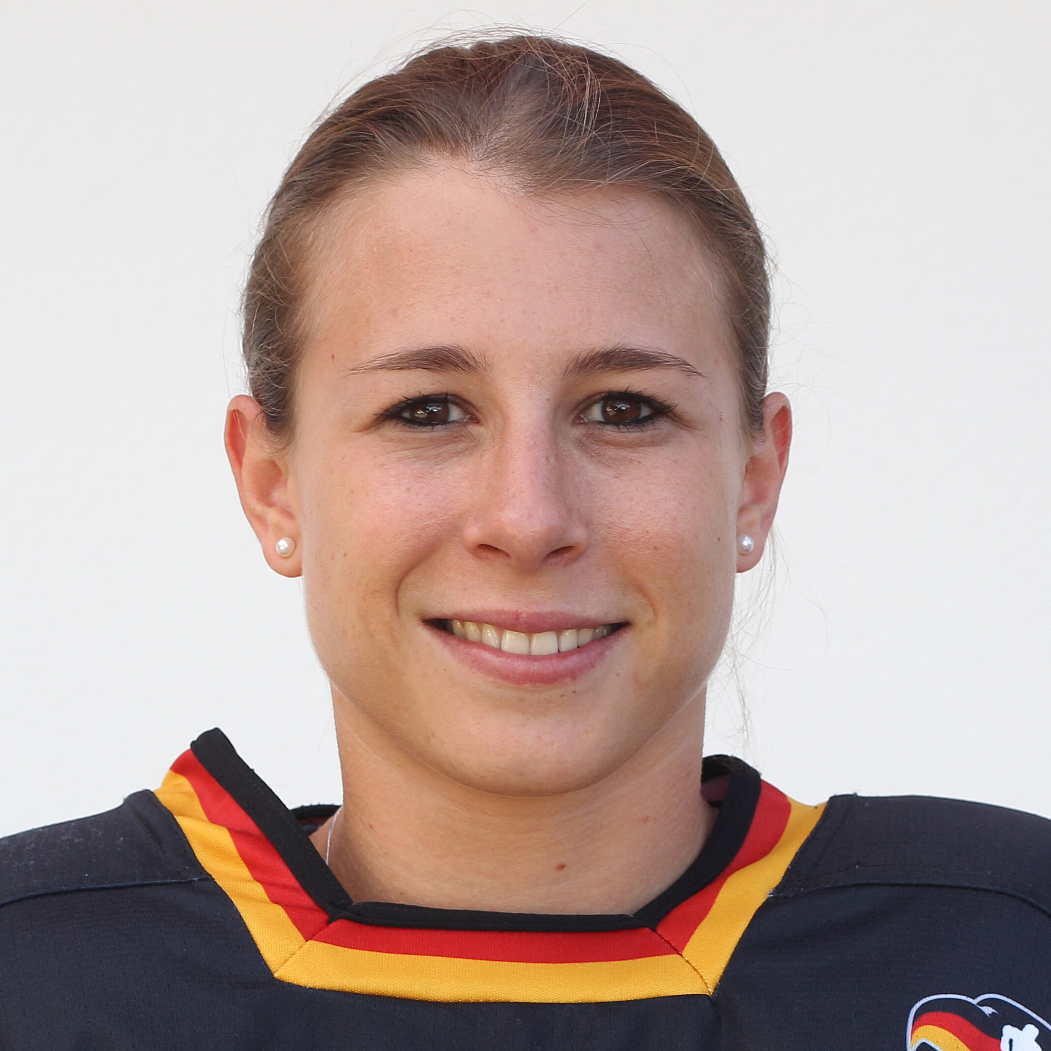 Lisa Schuster's Instagram, Twitter & Facebook on IDCrawl