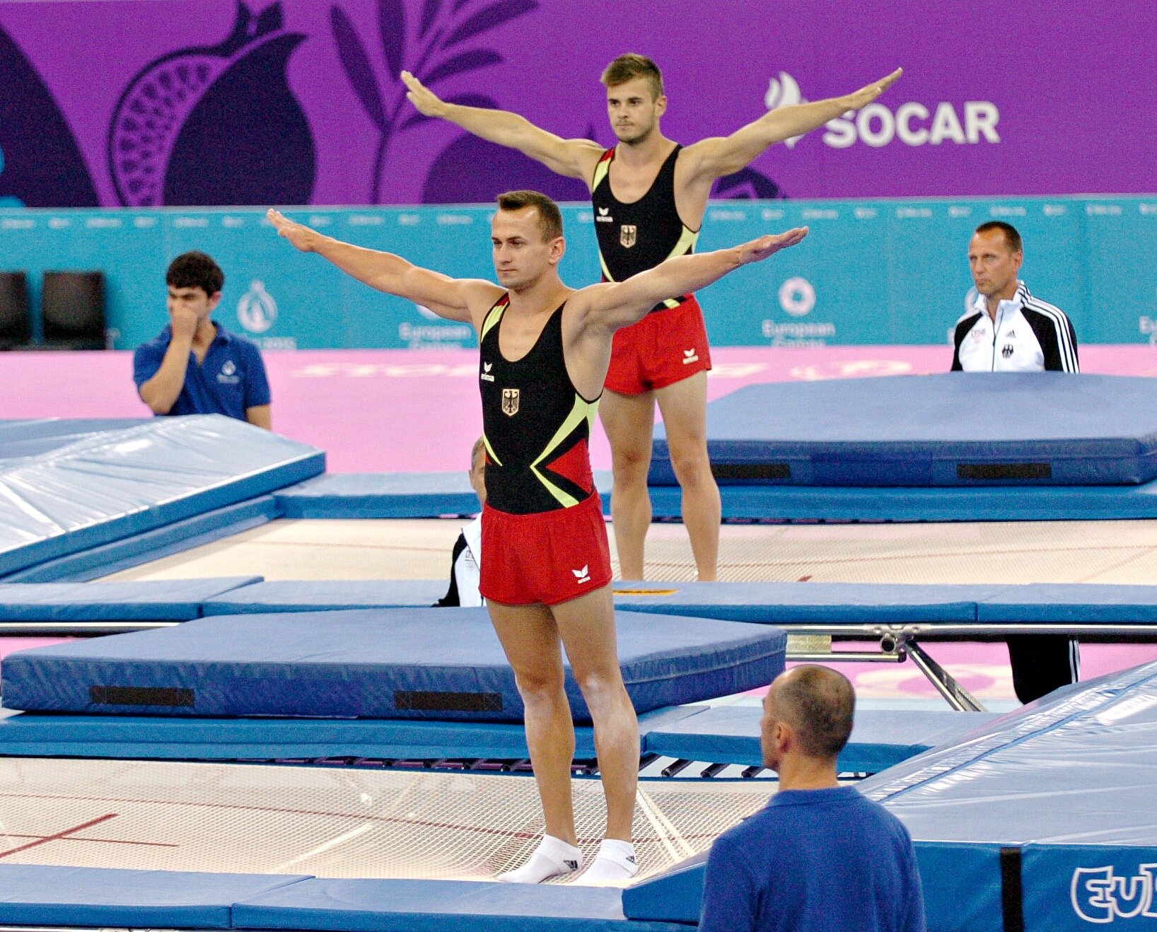 Trampolinturner springen synchron zu Bronze | Team Deutschland